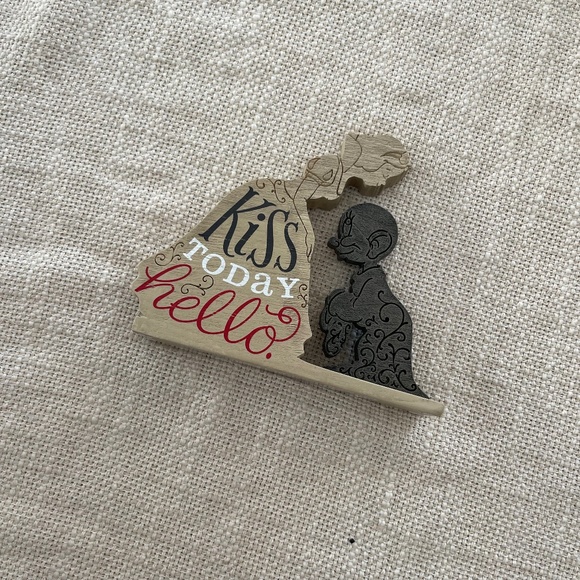 Disney | Wall Decor | Hallmark Disney Snow White Kiss Today Hello Quote ...